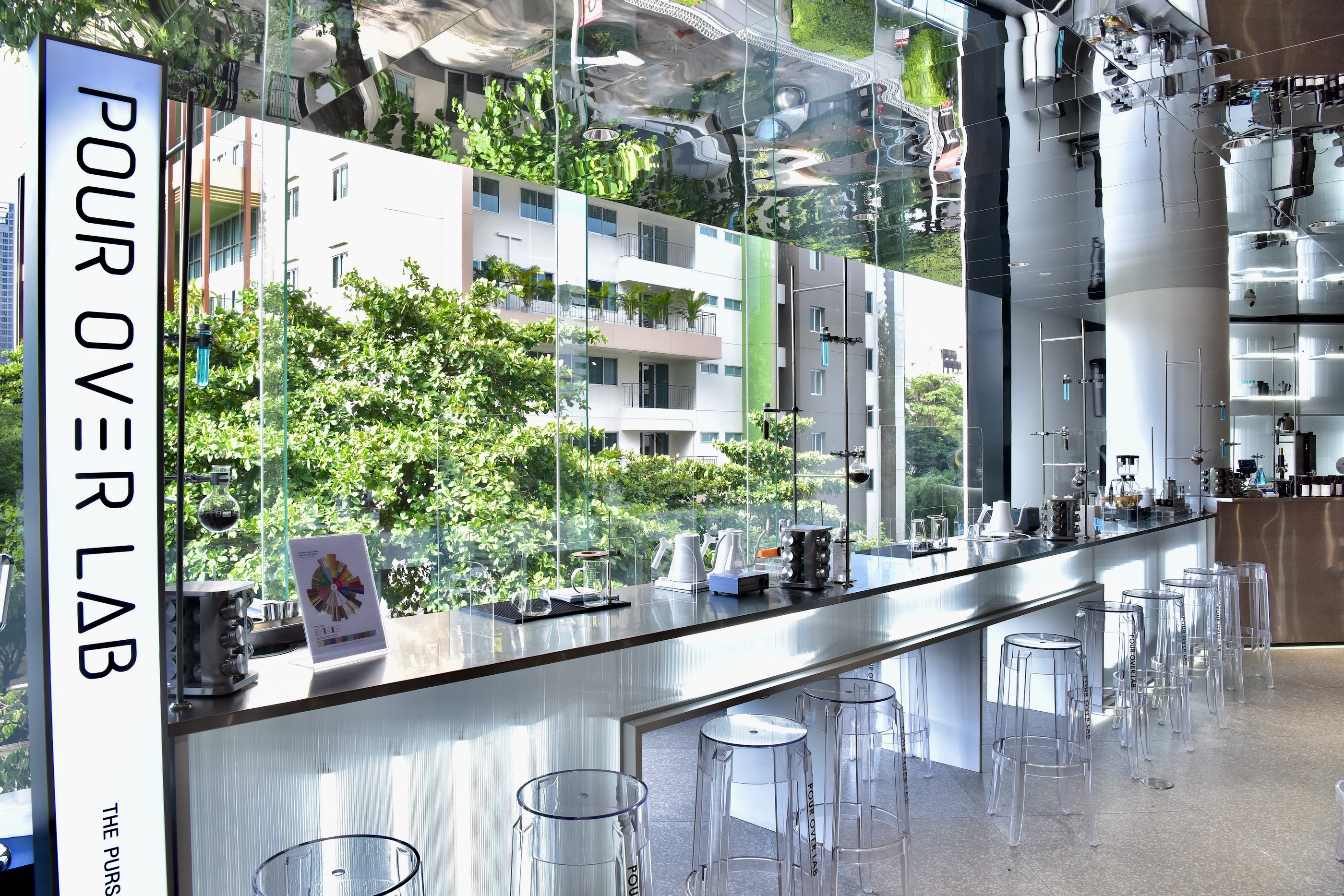 "POUR OVER LAB" เสิร์ฟกาแฟผ่านคอนเซ็ปต์วิทยาศาสตร์และการวิจัย