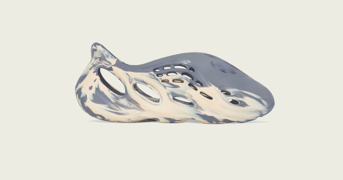 ADIDAS X YEEZY เปิดตัว "YZY FOAM RUNNER MX MOON GRAY" และ "YZY FOAM RUNNE