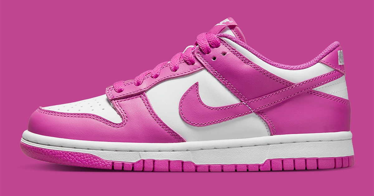 NIKE DUNK LOW “ACTIVE FUCHSIA” พร้อมแมทช์ลุคสุดจัดจ้านให้โลกเป็นสีชมพู!