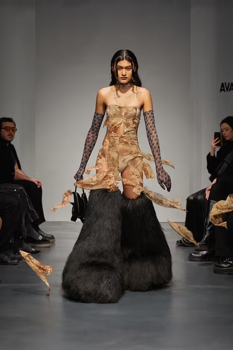 “AVAVAV FALL/WINTER 2023“ เขย่าทุกโสตประสาท พร้อมพังทลายลงตรงหน้า